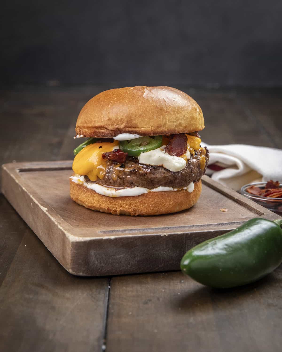 How to make jalapeño popper burgers